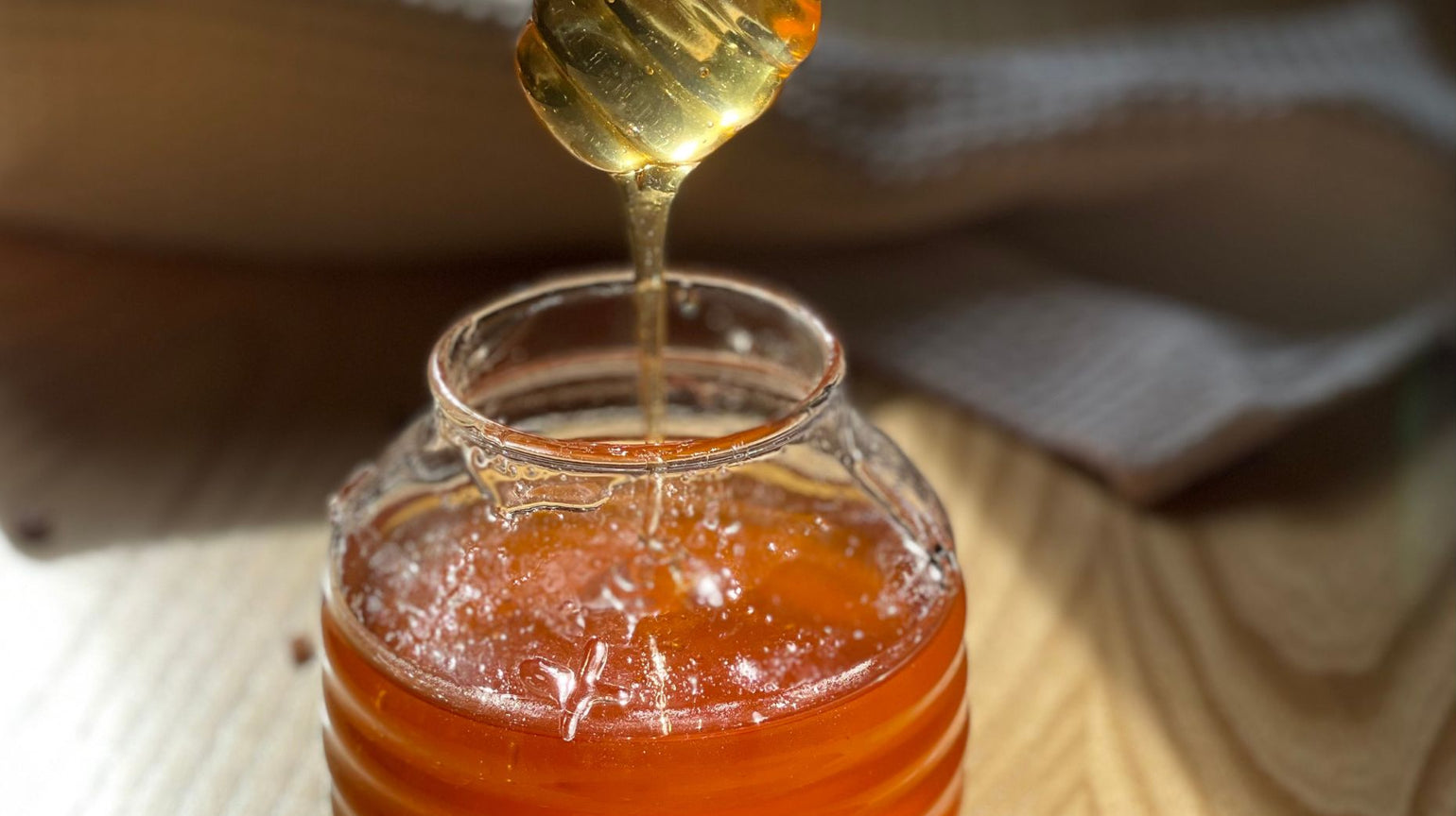 7 Surprising Health Benefits of Raw Honey – Ames Farm Single Source Honey